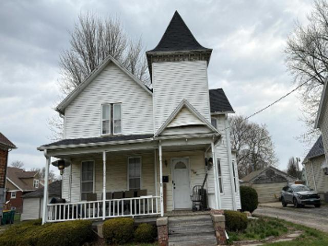 W Main St