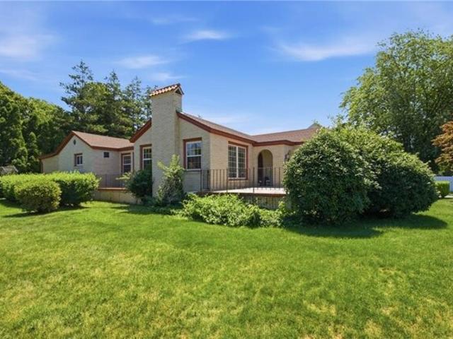 W Main Rd, Middletown, Home For Sale
