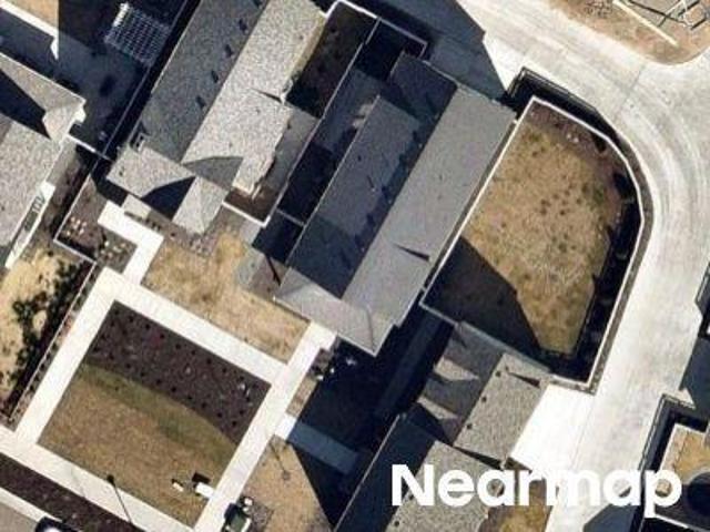 W Miramar St