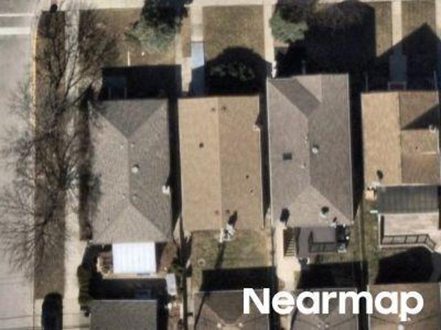 W Montrose Ave