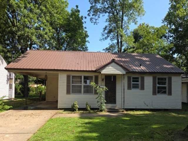 W Moultrie Dr