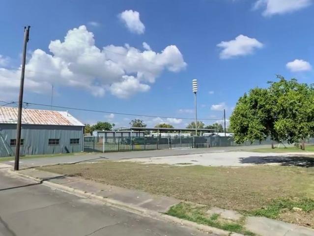 W Nazro St, Baytown, TX 77520