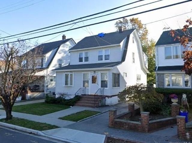 W Oxford St, Valley Stream, Home For Sale