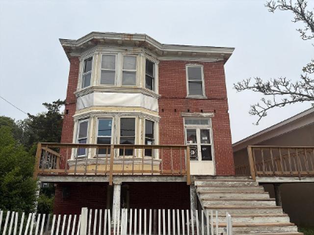 W Oak Ave
