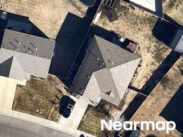 W Oak Crest Dr