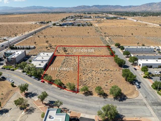 W Ave, Palmdale, CA 93551