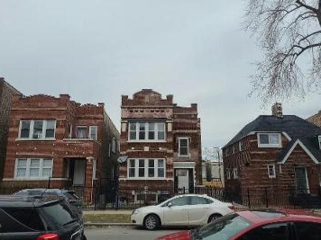 W Adams St