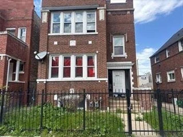 W Adams St