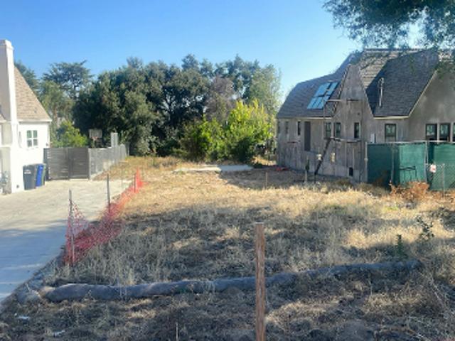 W Altadena Dr