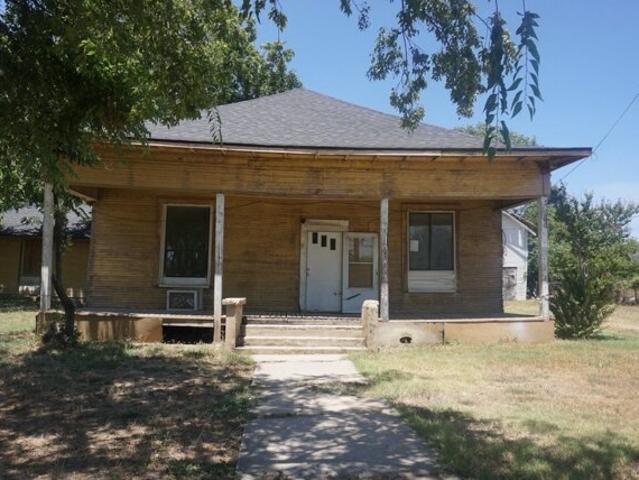 W Archer St, Jacksboro, Home For Sale