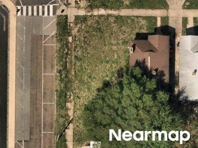 W Armstrong Ave