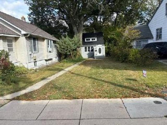 W Buckingham Ave