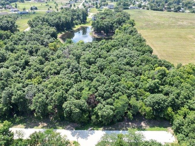 W Banyon Dr, Macon, MO 63552
