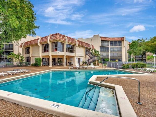 W Broward Blvd Apt,plantation, Condo For Sale