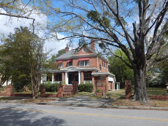 W Calhoun St
