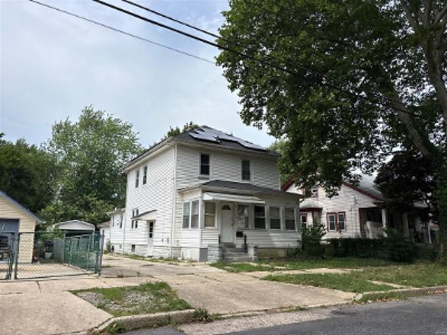 W Cherry St