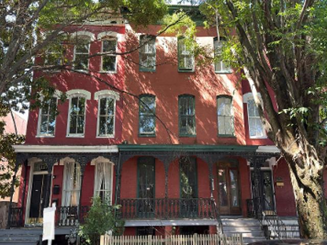 W Clay St