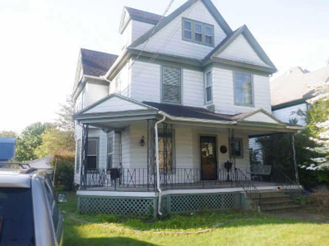 W Clinton St