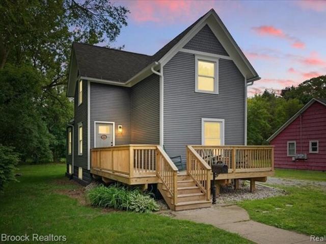 W Clinton St, Howell, Home For Sale