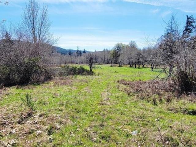 W Cloquallum Rd, Shelton, WA 98584