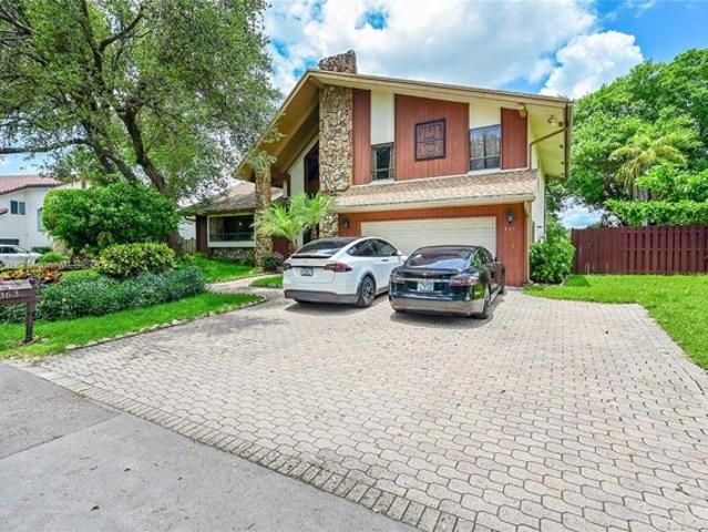 W Coco Plum Cir, Plantation, Home For Sale