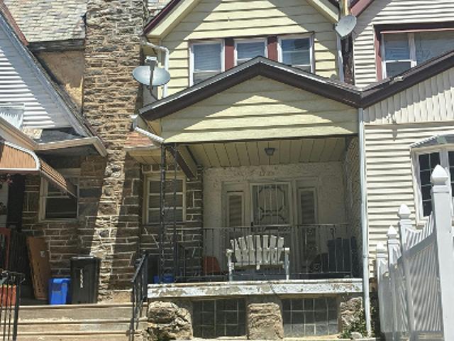 W Colonial St