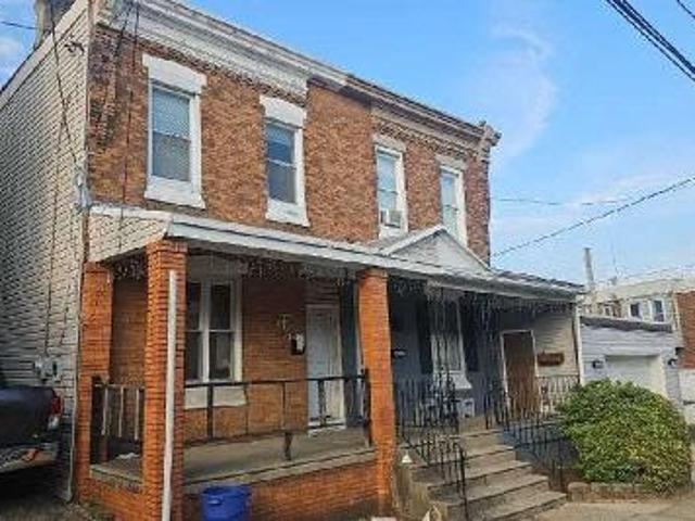 W Courtland St