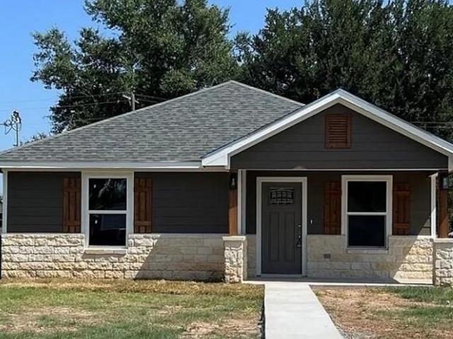 W Evans St, Hearne, Home For Sale