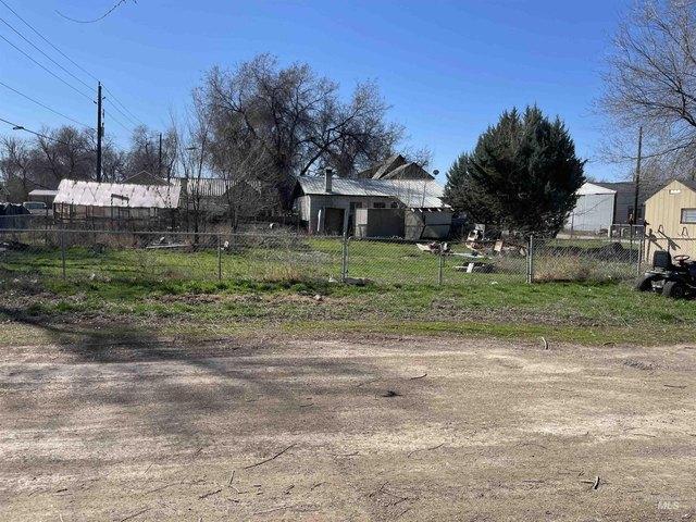 W E St, Vale, OR 97918