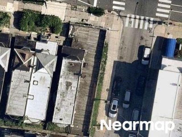 W Erie Ave