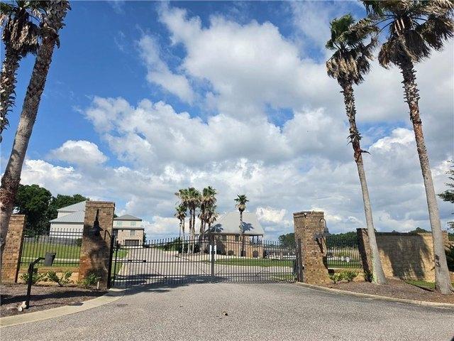 W Gate Dr, Theodore, AL 36582