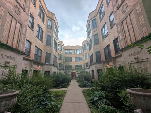 W Granville Ave Apt 3b
