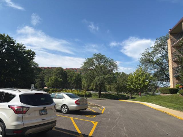 W Huntington Commons Rd Apt 434