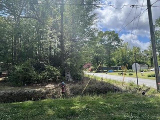 W Hayes St, Burgaw, NC 28425
