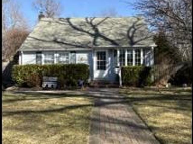 W Hemlock St