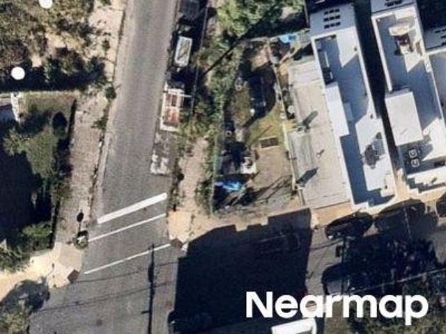 W Hewson St