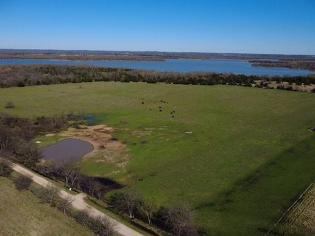 W Hinton St, Tioga, TX 76271