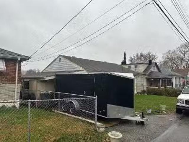 W Holden Ave