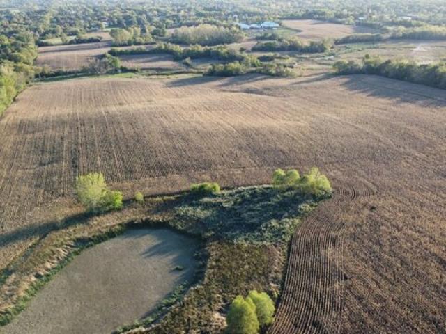 W Indian Creek Rd, Long Grove, Farm House For