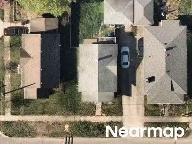 W Indiana Ave