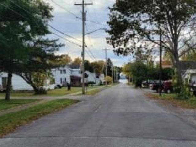 W Lake St