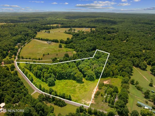 W Lake Rd, Sparta, TN 38583