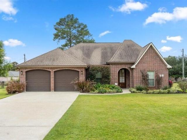W Laura Dr, Moss Bluff, Home For Sale