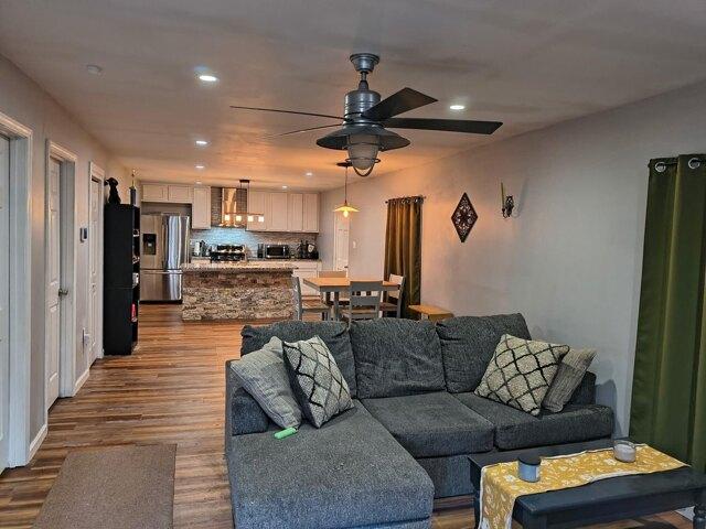 W Limestone St, Somerset, Home For Sale