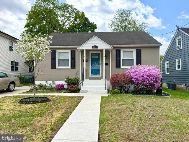 W Linwood Ave, Maple Shade, Home For Sale