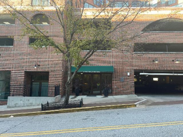W Peachtree Pl NW
