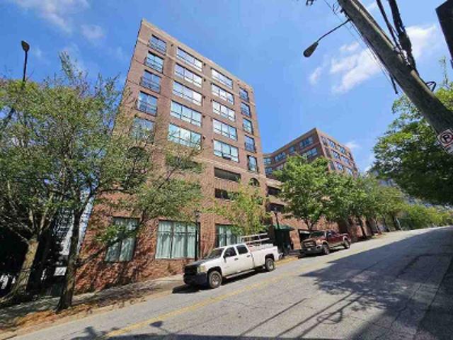 W Peachtree Pl NW Unit 304