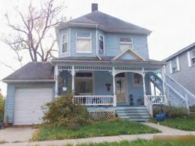 W Pearl St