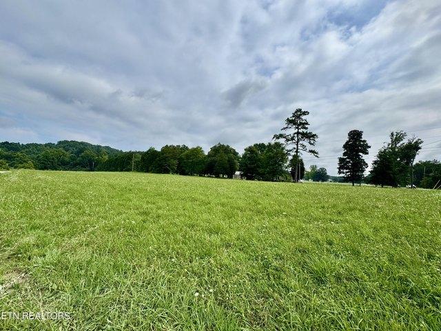 W Raccoon Valley Dr, Heiskell, TN 37754