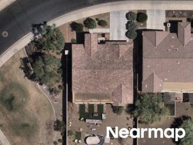 W Redwood Ln